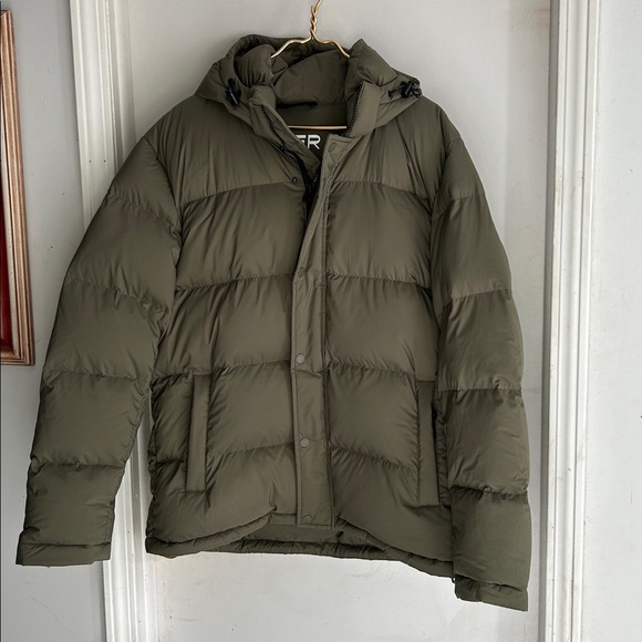 Aritzia | Jackets & Coats | Aritzia Mens Super Puff Euc | Poshmark